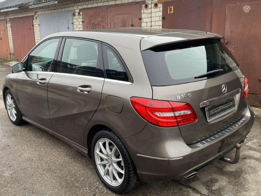 Brown Mercedes-Benz B 180 2013 in Kaunas, with an engine capacity of 1.80 L and mileage of 230 thousand km for 6750 €, photo 3 on AUTOMOTO.COM.LV