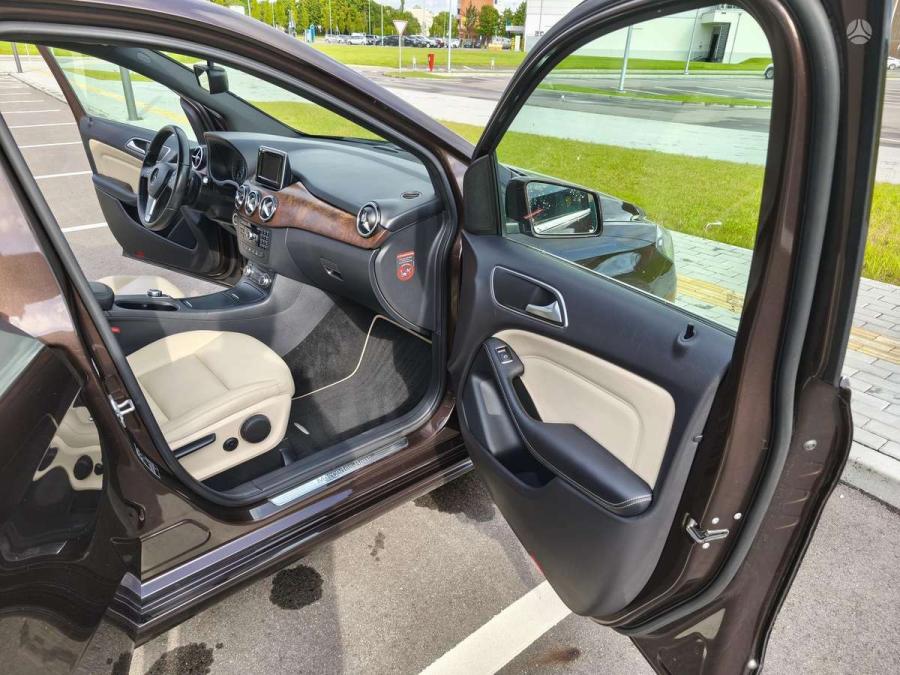 Brown Mercedes-Benz B 180 2014 in Klaipeda, with an engine capacity of 1.50 L and mileage of 239 thousand km for 7350 €, photo 17 on AUTOMOTO.COM.LV