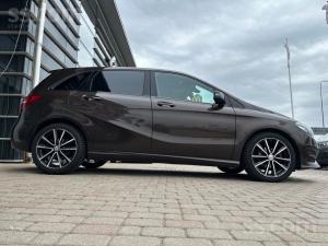 Brown Mercedes-Benz B 180 2015 in Riga, with an engine capacity of 1.50 L and mileage of 240 thousand km for 2000 €, photo 4 on AUTOMOTO.COM.LV