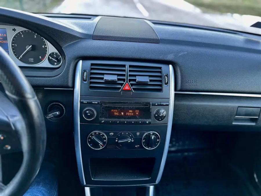Pelēks Mercedes-Benz B 180 2005 Jelgava, ar dzinēja tilpumu 2.00 L un nobraukumu 174 tūkst. km par 3590 €, foto 13 vietnē AUTOMOTO.COM.LV