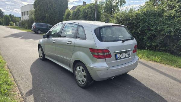 Pelēks Mercedes-Benz B 180 2005 Kauņa, ar dzinēja tilpumu 2.00 L un nobraukumu 250 tūkst. km par 1499 €, foto 5 vietnē AUTOMOTO.COM.LV