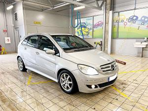 Pelēks Mercedes-Benz B 180 2006 Viļņa, ar dzinēja tilpumu 2.00 L un nobraukumu 258 tūkst. km par 2750 €, foto  vietnē AUTOMOTO.COM.LV