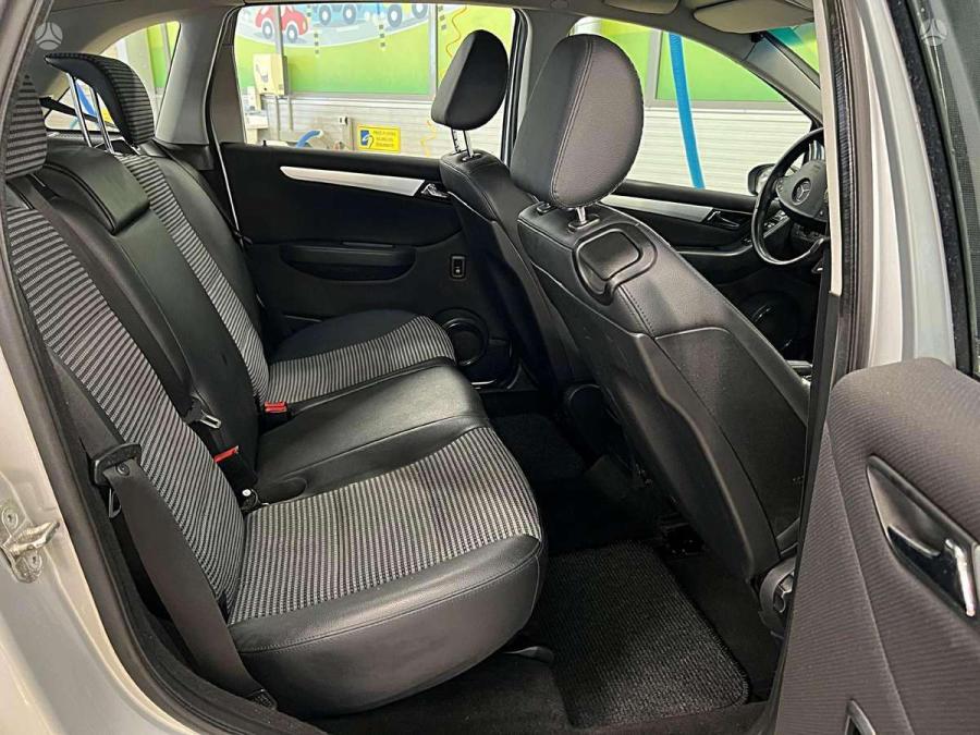 Pelēks Mercedes-Benz B 180 2006 Viļņa, ar dzinēja tilpumu 2.00 L un nobraukumu 258 tūkst. km par 2850 €, foto 21 vietnē AUTOMOTO.COM.LV