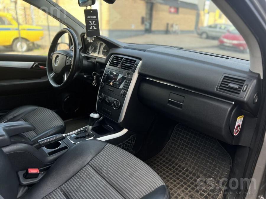 Pelēks Mercedes-Benz B 180 2006 Rīga, ar dzinēja tilpumu 2.00 L un nobraukumu 186 tūkst. km par 1590 €, foto 8 vietnē AUTOMOTO.COM.LV