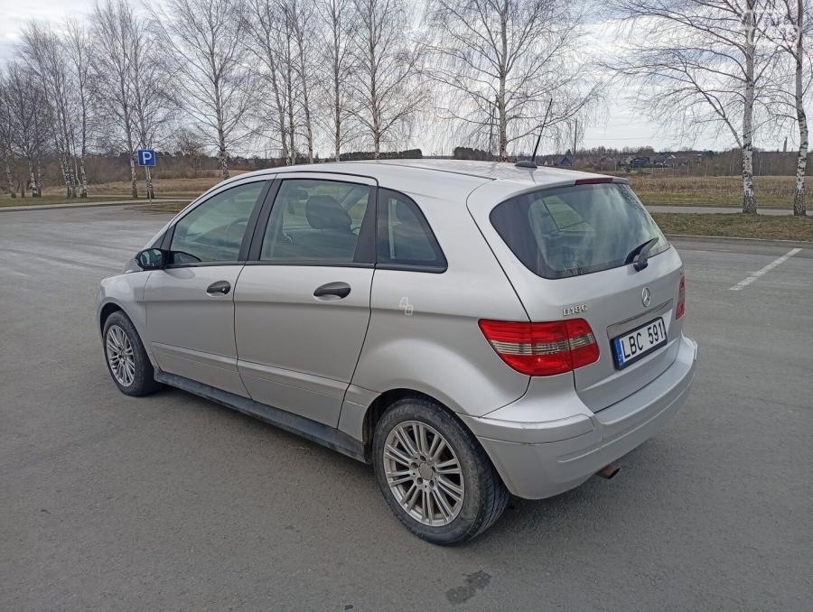 Grey Mercedes-Benz B 180 2006 in Vilnius, with an engine capacity of 2.00 L and mileage of 273 thousand km for 1900 €, photo 5 on AUTOMOTO.COM.LV