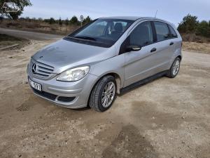 Grey Mercedes-Benz B 180 2007 in Mazeikiai, with an engine capacity of 2.00 L and mileage of 257 thousand km for 2200 €, photo 2 on AUTOMOTO.COM.LV
