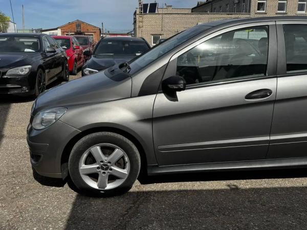 Pelēks Mercedes-Benz B 180 2007 Daugavpils, ar dzinēja tilpumu 2.00 L un nobraukumu 276 tūkst. km par 3750 €, foto 7 vietnē AUTOMOTO.COM.LV