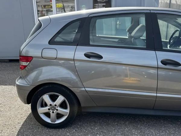 Pelēks Mercedes-Benz B 180 2007 Daugavpils, ar dzinēja tilpumu 2.00 L un nobraukumu 276 tūkst. km par 3750 €, foto 8 vietnē AUTOMOTO.COM.LV