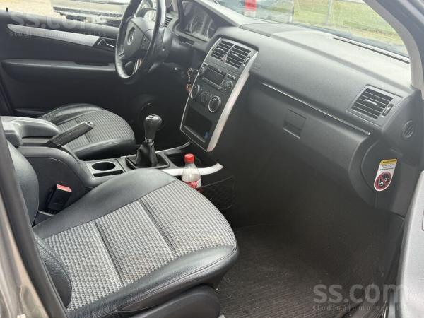 Мерседес Б 180 2007 в Рига на AUTOMOTO.COM.LV Серый Мерседес Б 180 2007 в Рига, объемом двигателя 2.00 л и пробегом 390 тыс. км за 750 €, фото 8 на AUTOMOTO.COM.LV