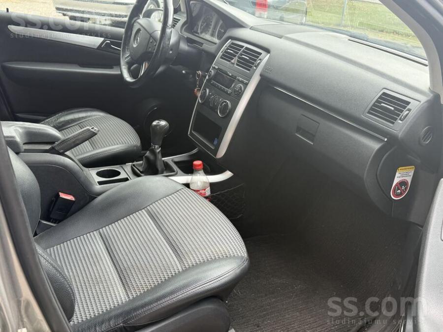 Grey Mercedes-Benz B 180 2007 in Riga, with an engine capacity of 2.00 L and mileage of 390 thousand km for 700 €, photo 8 on AUTOMOTO.COM.LV