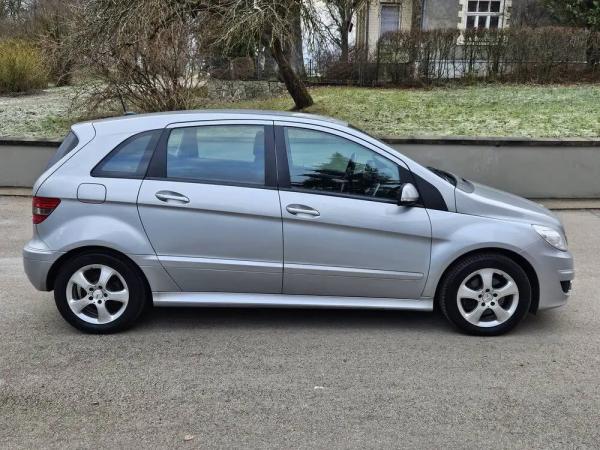Grey Mercedes-Benz B 180 2008 in Jekabpils, with an engine capacity of 2.00 L and mileage of 265 thousand km for 4490 €, photo 5 on AUTOMOTO.COM.LV