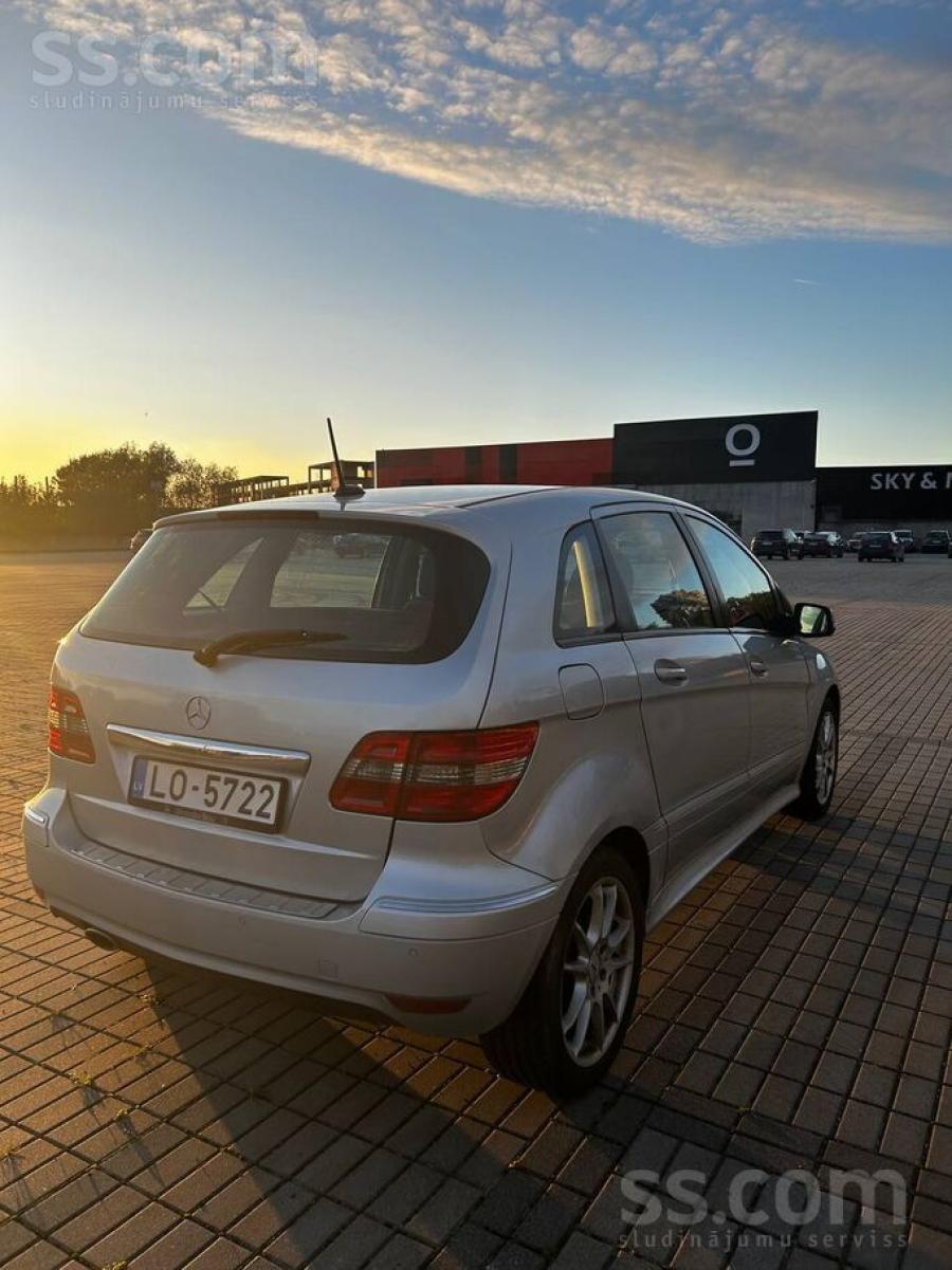 Pelēks Mercedes-Benz B 180 2008 Rīga, ar dzinēja tilpumu 2.00 L un nobraukumu 258 tūkst. km par 2700 €, foto 1 vietnē AUTOMOTO.COM.LV