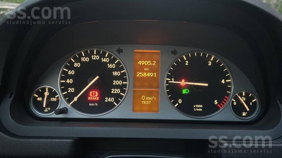 Pelēks Mercedes-Benz B 180 2008 Rīga, ar dzinēja tilpumu 2.00 L un nobraukumu 258 tūkst. km par 2700 €, foto 6 vietnē AUTOMOTO.COM.LV