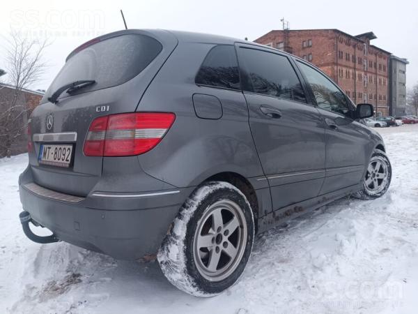 Grey Mercedes-Benz B 180 2009 in Liepaja, with an engine capacity of 2.00 L and mileage of 242 thousand km for 3200 €, photo 4 on AUTOMOTO.COM.LV