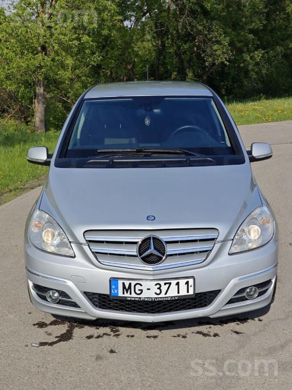 Grey Mercedes-Benz B 180 2010 in Daugavpils, with an engine capacity of 2.00 L and mileage of 225 thousand km for 3000 €, photo 1 on AUTOMOTO.COM.LV