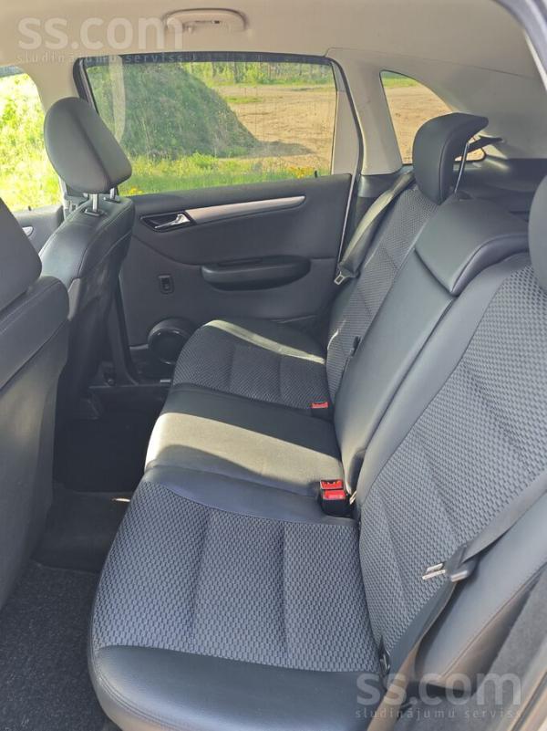 Grey Mercedes-Benz B 180 2010 in Daugavpils, with an engine capacity of 2.00 L and mileage of 225 thousand km for 3000 €, photo 7 on AUTOMOTO.COM.LV