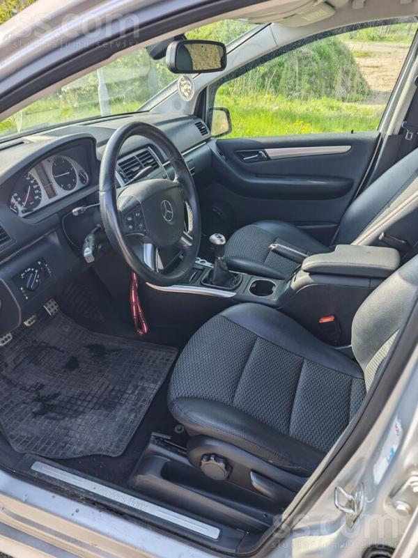 Grey Mercedes-Benz B 180 2010 in Daugavpils, with an engine capacity of 2.00 L and mileage of 225 thousand km for 3000 €, photo 8 on AUTOMOTO.COM.LV