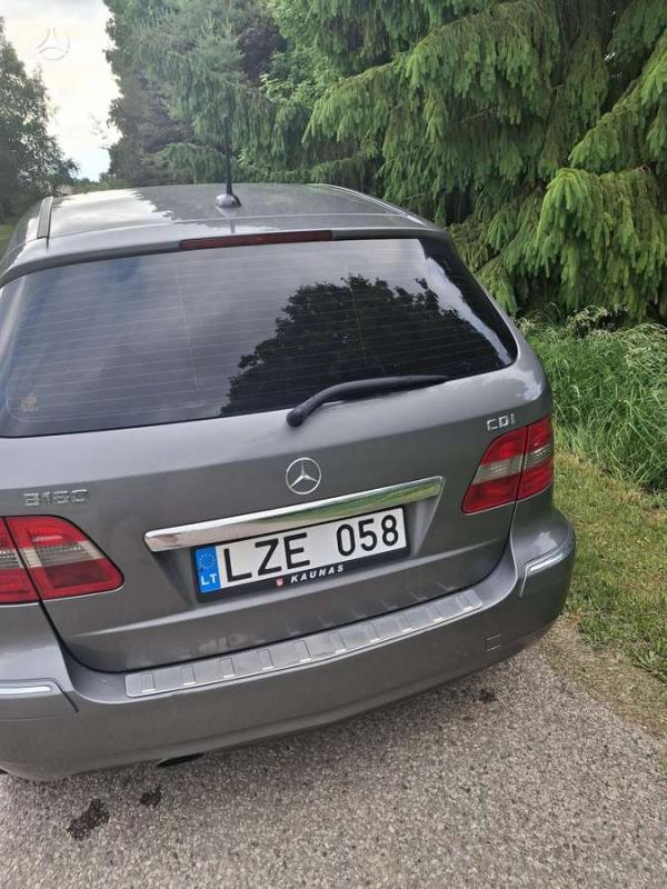 Pelēks Mercedes-Benz B 180 2010 Kaišiadorys, ar dzinēja tilpumu 1.99 L un nobraukumu 288 tūkst. km par 3500 €, foto 2 vietnē AUTOMOTO.COM.LV
