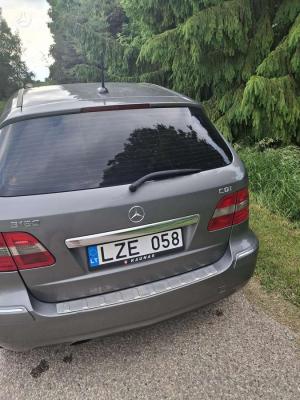 Pelēks Mercedes-Benz B 180 2010 Kaišiadorys, ar dzinēja tilpumu 1.99 L un nobraukumu 288 tūkst. km par 3500 €, foto 3 vietnē AUTOMOTO.COM.LV