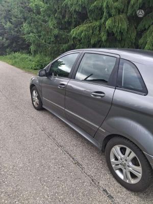 Pelēks Mercedes-Benz B 180 2010 Kaišiadorys, ar dzinēja tilpumu 1.99 L un nobraukumu 288 tūkst. km par 3500 €, foto 4 vietnē AUTOMOTO.COM.LV