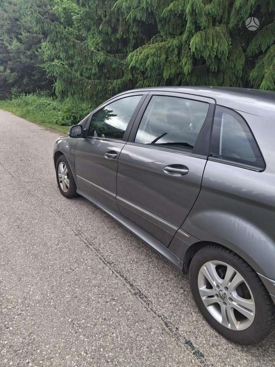 Pelēks Mercedes-Benz B 180 2010 Kaišiadorys, ar dzinēja tilpumu 1.99 L un nobraukumu 288 tūkst. km par 3500 €, foto 4 vietnē AUTOMOTO.COM.LV