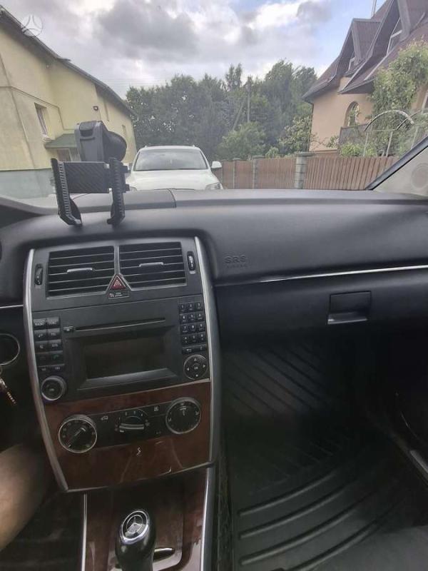 Pelēks Mercedes-Benz B 180 2010 Kaišiadorys, ar dzinēja tilpumu 1.99 L un nobraukumu 288 tūkst. km par 3500 €, foto 5 vietnē AUTOMOTO.COM.LV