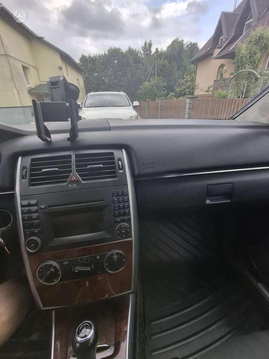Pelēks Mercedes-Benz B 180 2010 Kaišiadorys, ar dzinēja tilpumu 1.99 L un nobraukumu 288 tūkst. km par 3500 €, foto 6 vietnē AUTOMOTO.COM.LV