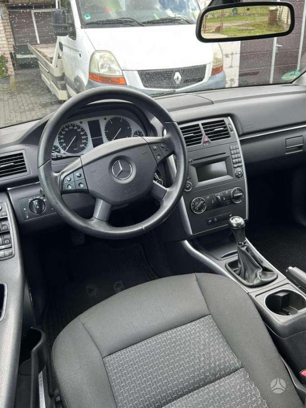 Pelēks Mercedes-Benz B 180 2011 Kauņa, ar dzinēja tilpumu 2.00 L un nobraukumu 214 tūkst. km par 3750 €, foto 6 vietnē AUTOMOTO.COM.LV