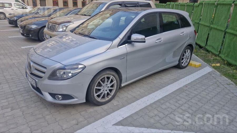 Grey Mercedes-Benz B 180 2011 in Riga, with an engine capacity of 1.80 L and mileage of 300 thousand km for 3100 €, photo 3 on AUTOMOTO.COM.LV