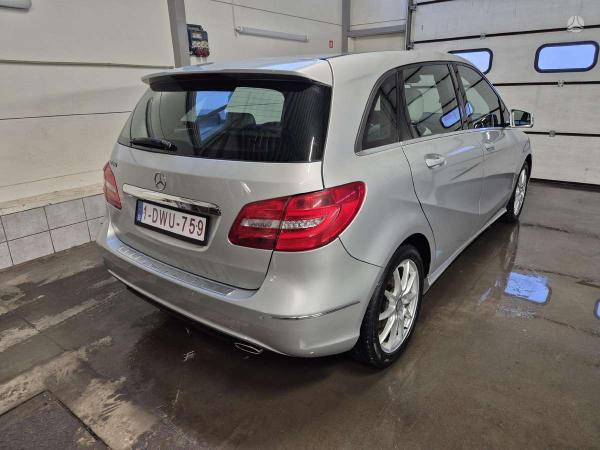 Grey Mercedes-Benz B 180 2012 in Raseiniai, with an engine capacity of 1.60 L and mileage of 200 thousand km for 6300 €, photo 3 on AUTOMOTO.COM.LV