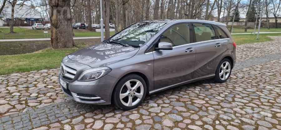 Pelēks Mercedes-Benz B 180 2012 Jēkabpils, ar dzinēja tilpumu 1.60 L un nobraukumu 232 tūkst. km par 7350 €, foto 3 vietnē AUTOMOTO.COM.LV