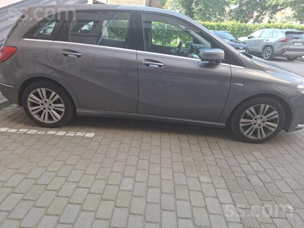 Pelēks Mercedes-Benz B 180 2012 Rīga, ar dzinēja tilpumu 1.60 L un nobraukumu 65 tūkst. km par 6800 €, foto 2 vietnē AUTOMOTO.COM.LV