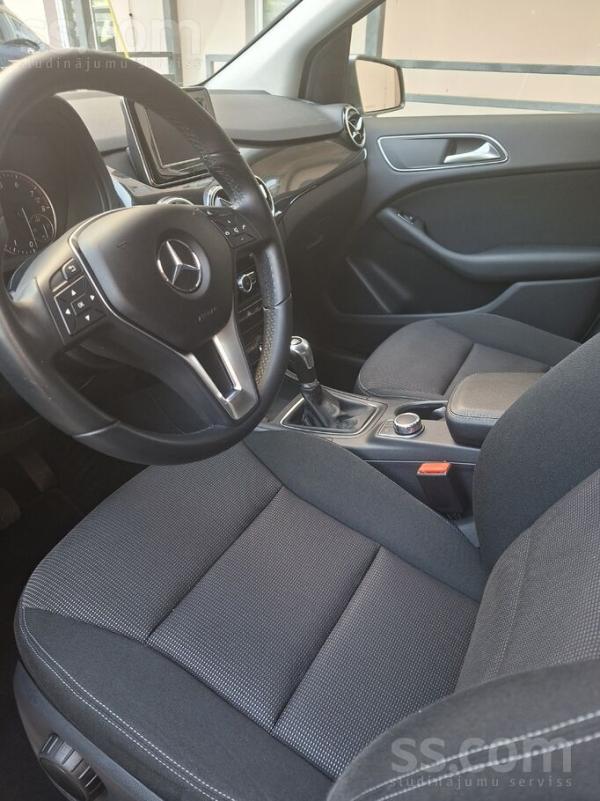 Pelēks Mercedes-Benz B 180 2012 Rīga, ar dzinēja tilpumu 1.60 L un nobraukumu 65 tūkst. km par 6800 €, foto 3 vietnē AUTOMOTO.COM.LV