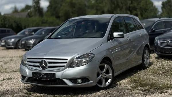 Pelēks Mercedes-Benz B 180 2012 Jelgava, ar dzinēja tilpumu 1.80 L un nobraukumu 296 tūkst. km par 6990 €, foto 2 vietnē AUTOMOTO.COM.LV