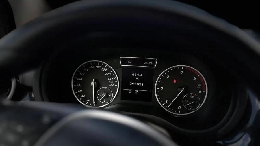 Pelēks Mercedes-Benz B 180 2012 Jelgava, ar dzinēja tilpumu 1.80 L un nobraukumu 296 tūkst. km par 6990 €, foto 14 vietnē AUTOMOTO.COM.LV