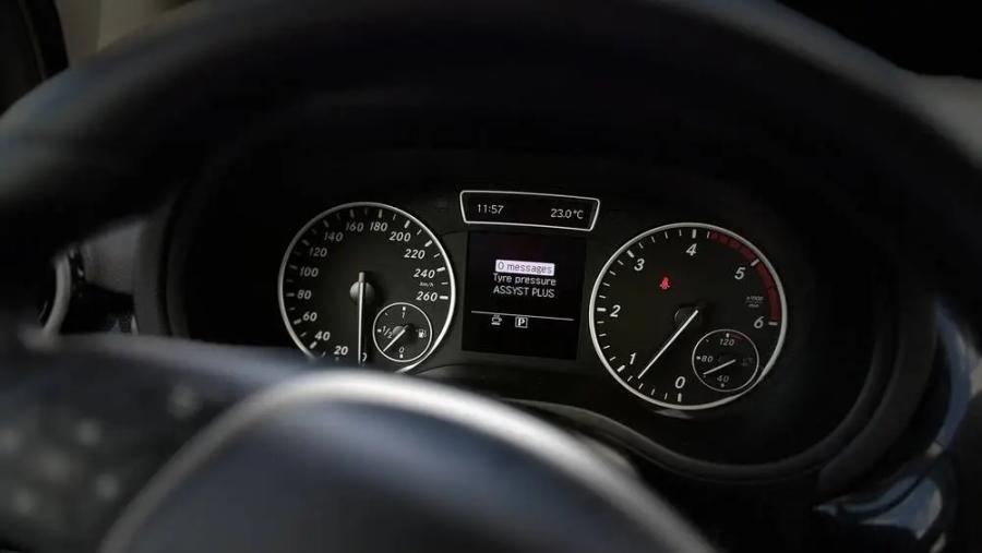 Pelēks Mercedes-Benz B 180 2012 Jelgava, ar dzinēja tilpumu 1.80 L un nobraukumu 296 tūkst. km par 6990 €, foto 15 vietnē AUTOMOTO.COM.LV