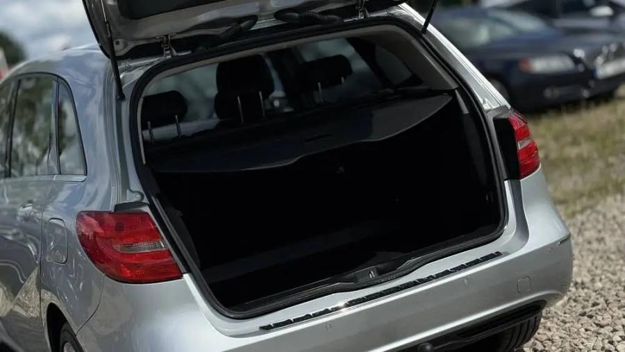 Pelēks Mercedes-Benz B 180 2012 Jelgava, ar dzinēja tilpumu 1.80 L un nobraukumu 296 tūkst. km par 6990 €, foto 27 vietnē AUTOMOTO.COM.LV