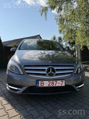 Pelēks Mercedes-Benz B 180 2012 Valmiera, ar dzinēja tilpumu 1.80 L un nobraukumu 256 tūkst. km par 6395 €, foto  vietnē AUTOMOTO.COM.LV