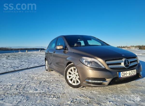 Grey Mercedes-Benz B 180 2013 in Ogre, with an engine capacity of 1.60 L and mileage of 174 thousand km for 7100 €, photo 1 on AUTOMOTO.COM.LV
