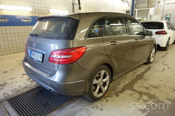 Grey Mercedes-Benz B 180 2013 in Ogre, with an engine capacity of 1.60 L and mileage of 174 thousand km for 7100 €, photo 4 on AUTOMOTO.COM.LV