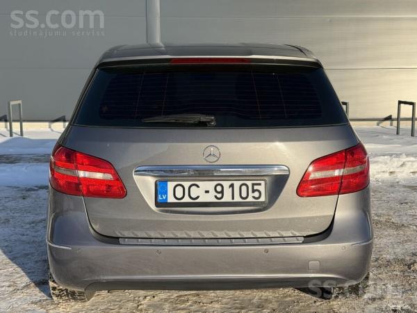 Pelēks Mercedes-Benz B 180 2013 Rīga, ar dzinēja tilpumu 1.80 L un nobraukumu 261 tūkst. km par 8600 €, foto 4 vietnē AUTOMOTO.COM.LV