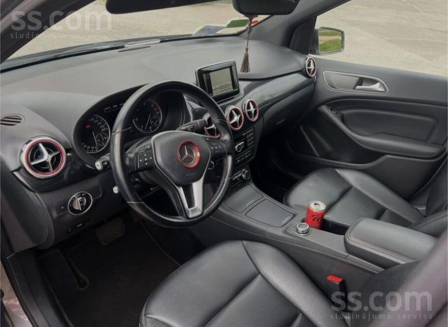 Grey Mercedes-Benz B 180 2013 in Riga, with an engine capacity of 1.80 L and mileage of 239 thousand km for 6100 €, photo 4 on AUTOMOTO.COM.LV