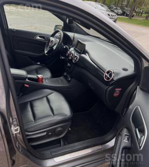 Grey Mercedes-Benz B 180 2013 in Riga, with an engine capacity of 1.80 L and mileage of 239 thousand km for 6100 €, photo 5 on AUTOMOTO.COM.LV