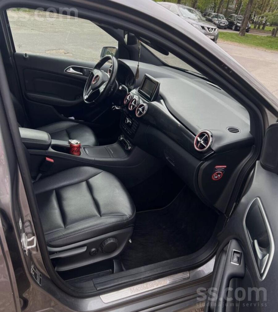 Grey Mercedes-Benz B 180 2013 in Riga, with an engine capacity of 1.80 L and mileage of 239 thousand km for 6100 €, photo 5 on AUTOMOTO.COM.LV