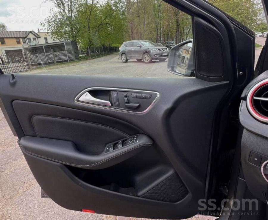 Grey Mercedes-Benz B 180 2013 in Riga, with an engine capacity of 1.80 L and mileage of 239 thousand km for 6100 €, photo 6 on AUTOMOTO.COM.LV