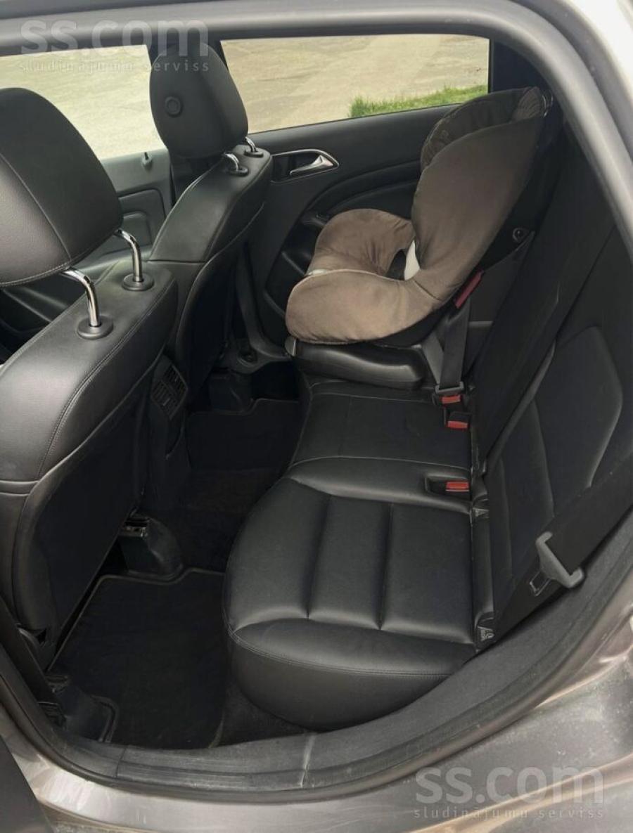 Grey Mercedes-Benz B 180 2013 in Riga, with an engine capacity of 1.80 L and mileage of 239 thousand km for 6100 €, photo 7 on AUTOMOTO.COM.LV