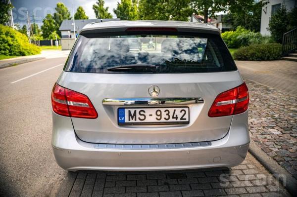 Pelēks Mercedes-Benz B 180 2013 Rīga, ar dzinēja tilpumu 1.80 L un nobraukumu 168 tūkst. km par 6590 €, foto 6 vietnē AUTOMOTO.COM.LV