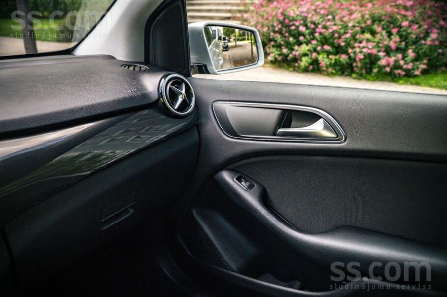 Pelēks Mercedes-Benz B 180 2013 Rīga, ar dzinēja tilpumu 1.80 L un nobraukumu 168 tūkst. km par 6590 €, foto 24 vietnē AUTOMOTO.COM.LV