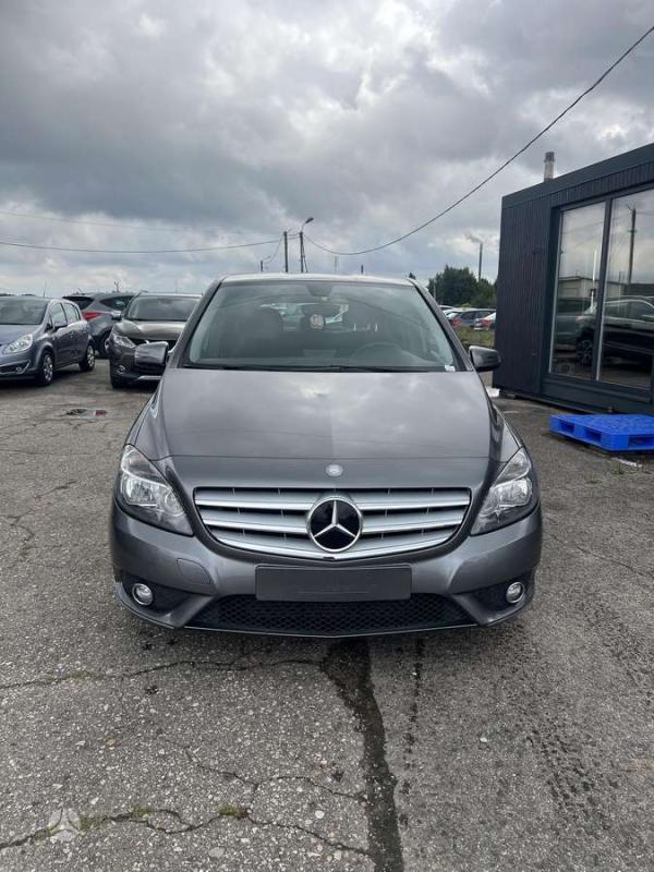 Grey Mercedes-Benz B 180 2013 in Panevezys, with an engine capacity of 1.80 L and mileage of 228 thousand km for 5200 €, photo 9 on AUTOMOTO.COM.LV