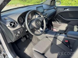 Grey Mercedes-Benz B 180 2017 in Riga, with an engine capacity of 1.50 L and mileage of 128 thousand km for 11900 €, photo 9 on AUTOMOTO.COM.LV